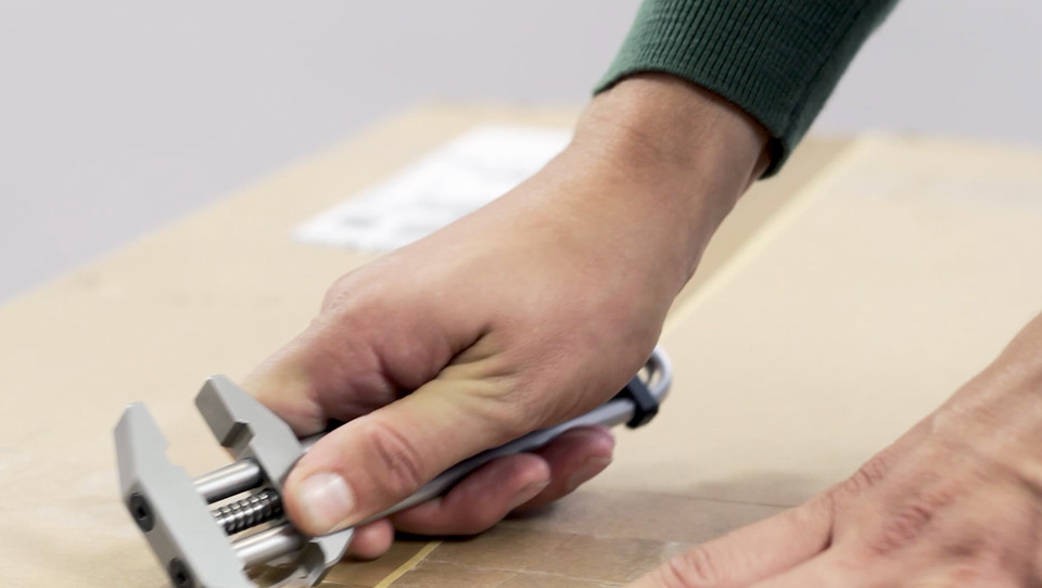 無骨なデザインと遊び心が融合したマルチツール -『MetMo Grip』│CroFun JUNGLE / クラファンジャングル